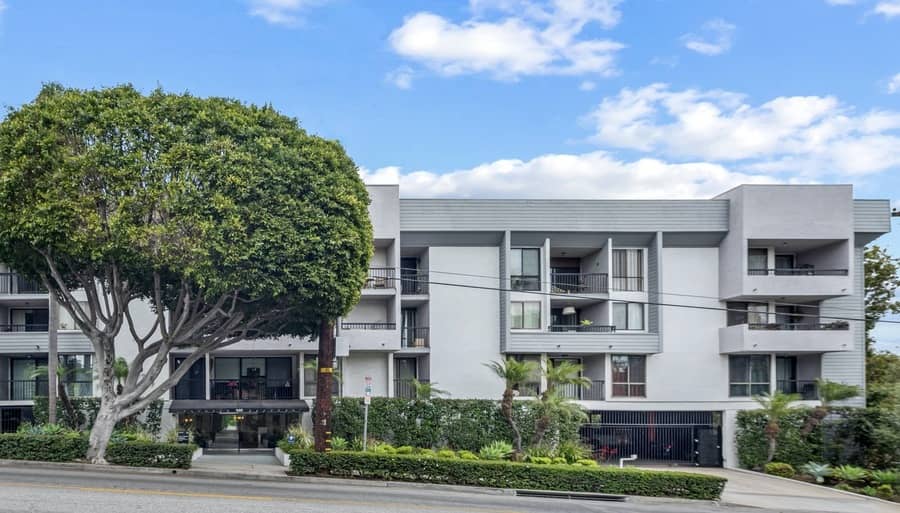 Norma Triangle / Spacious 2BD Condo with Views