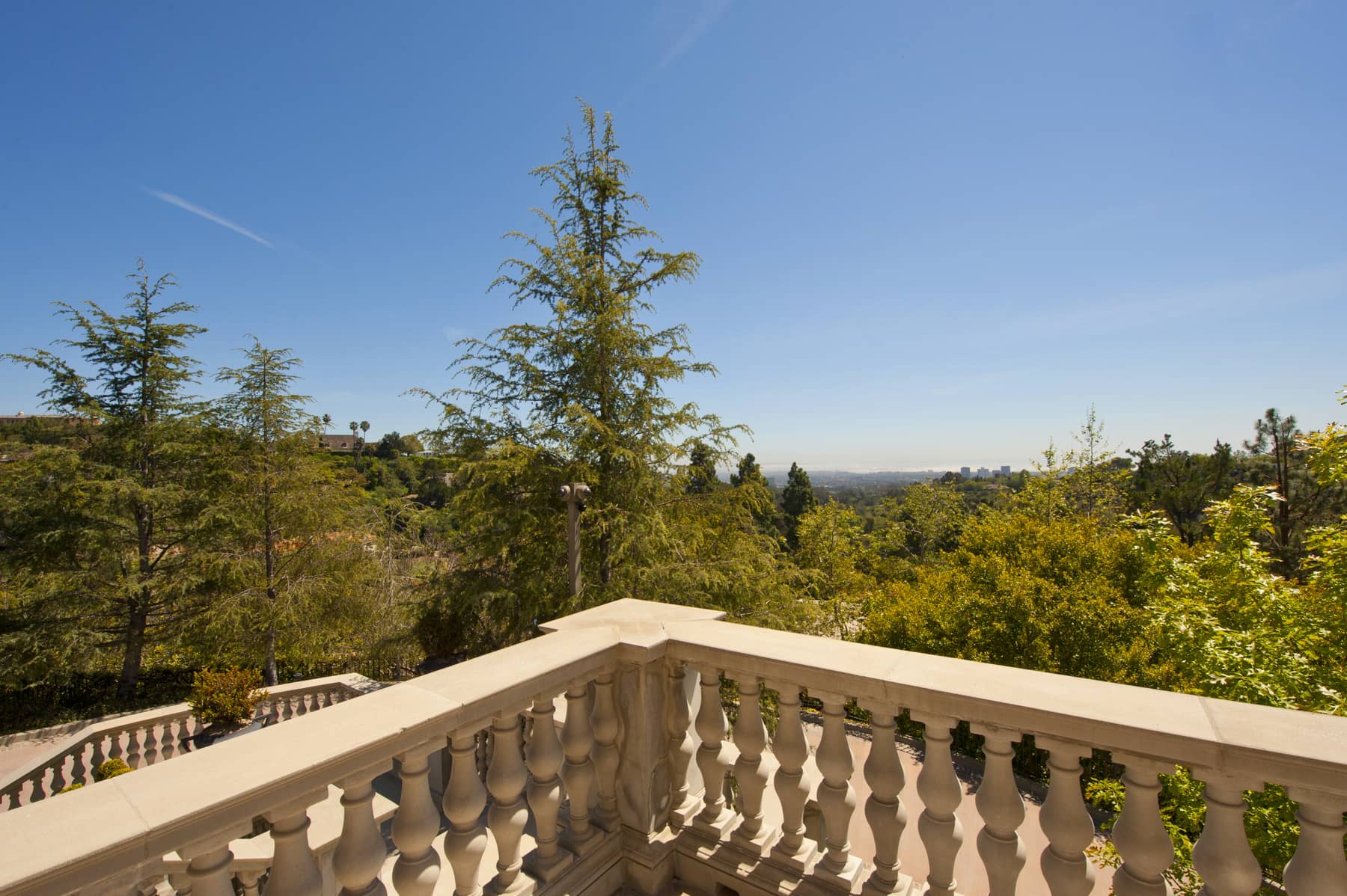 10911 Chalon Rd, Los Angeles, CA 90077