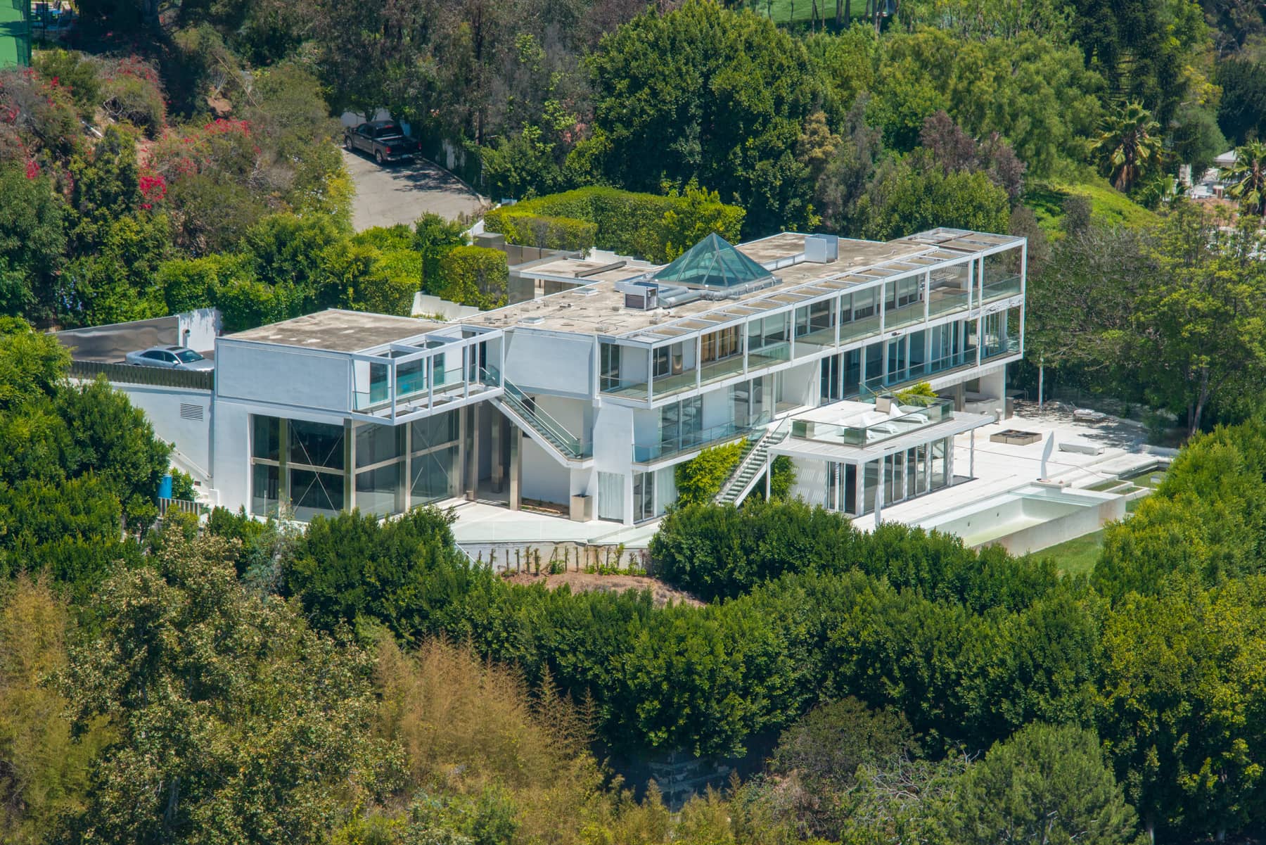 822 Sarbonne Rd, Los Angeles, CA 90077