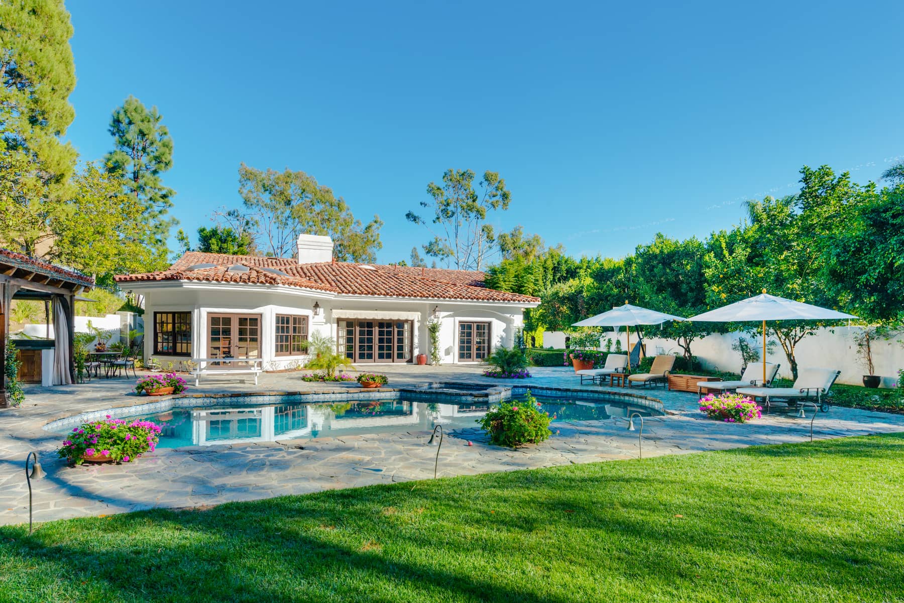 12096 Summit Cir, Beverly Hills, CA 90210