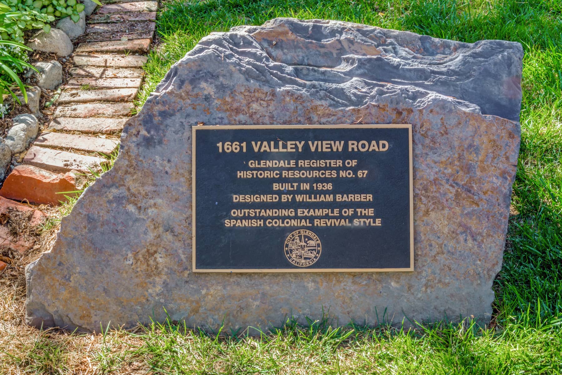 1661 Valley View Rd, Glendale, CA 91202