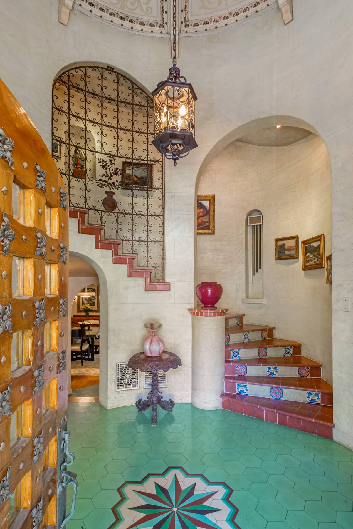 1661 Valley View Rd, Glendale, CA 91202