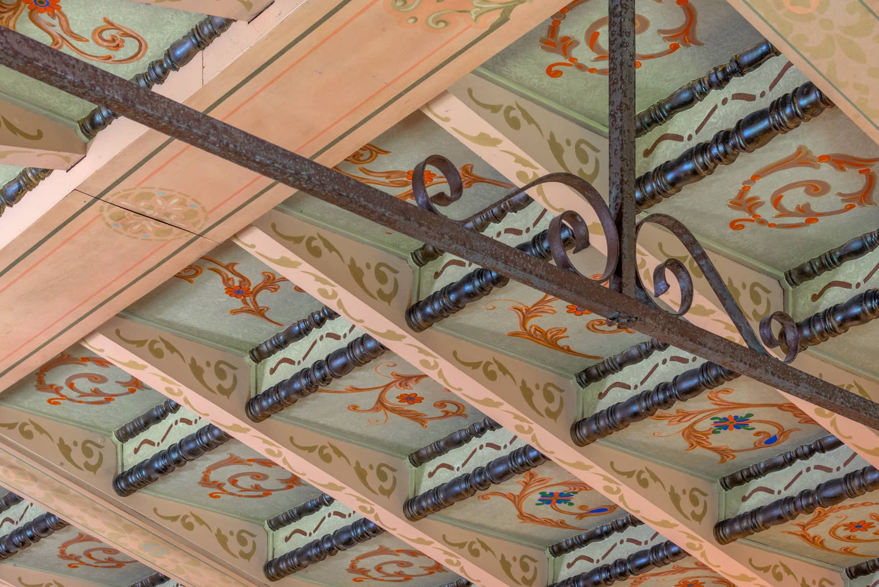 1661 Valley View Rd, Glendale, CA 91202