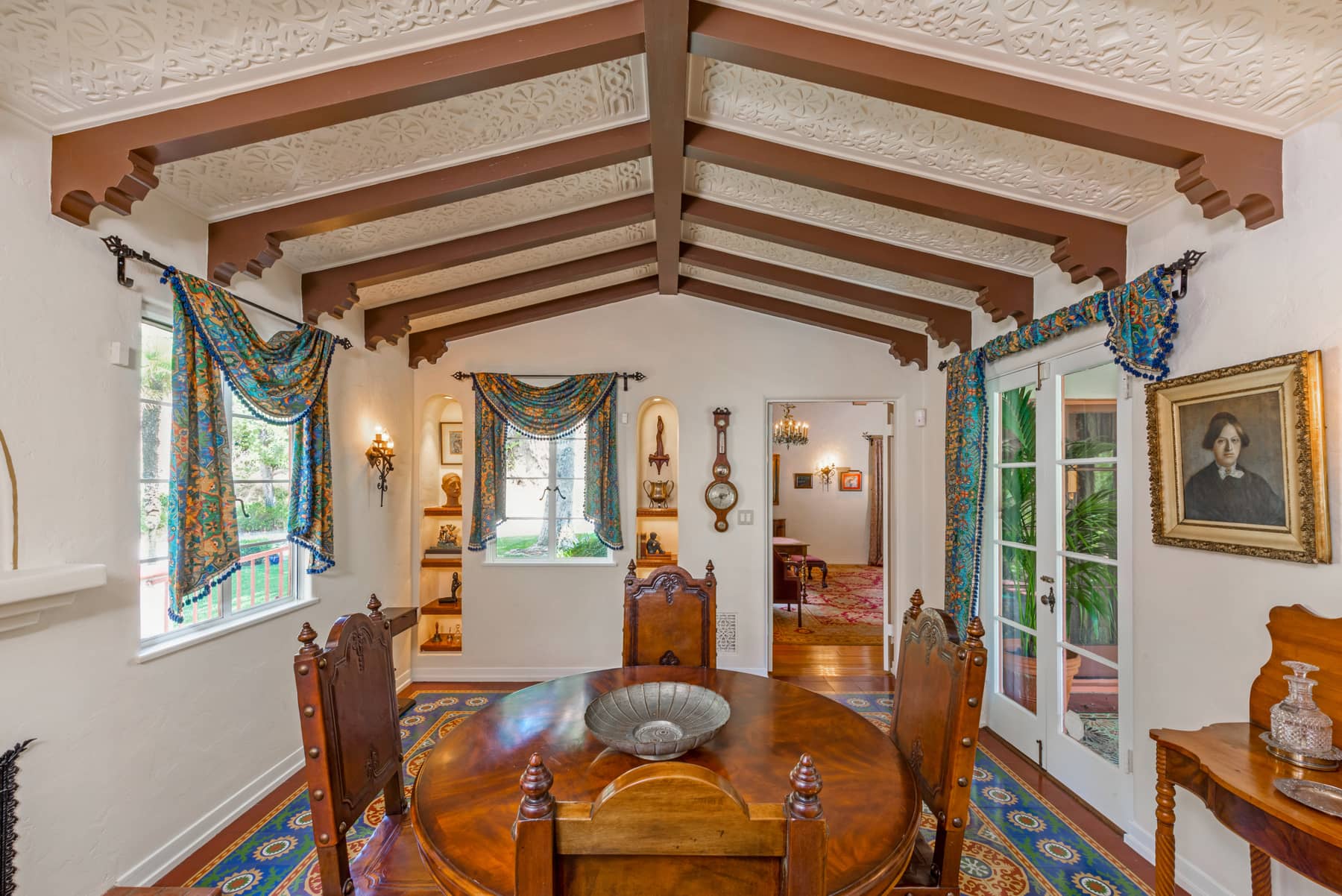 1661 Valley View Rd, Glendale, CA 91202