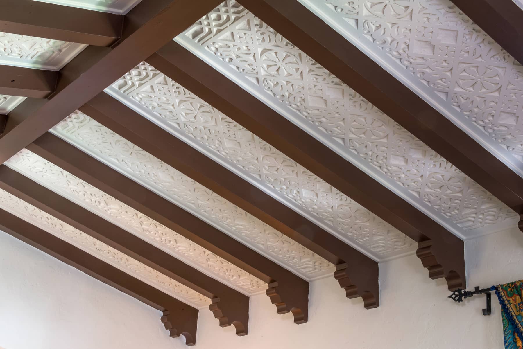 1661 Valley View Rd, Glendale, CA 91202