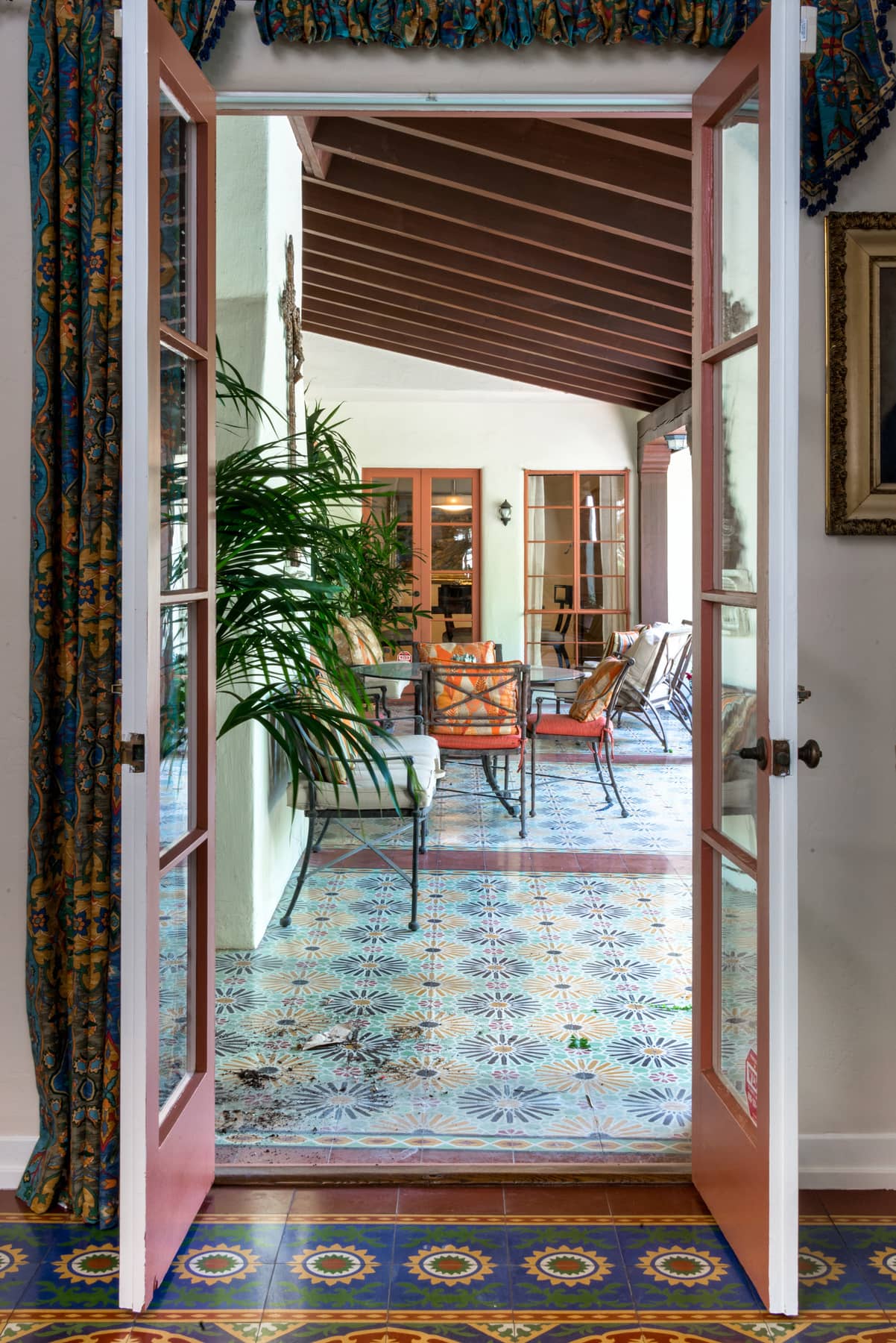 1661 Valley View Rd, Glendale, CA 91202