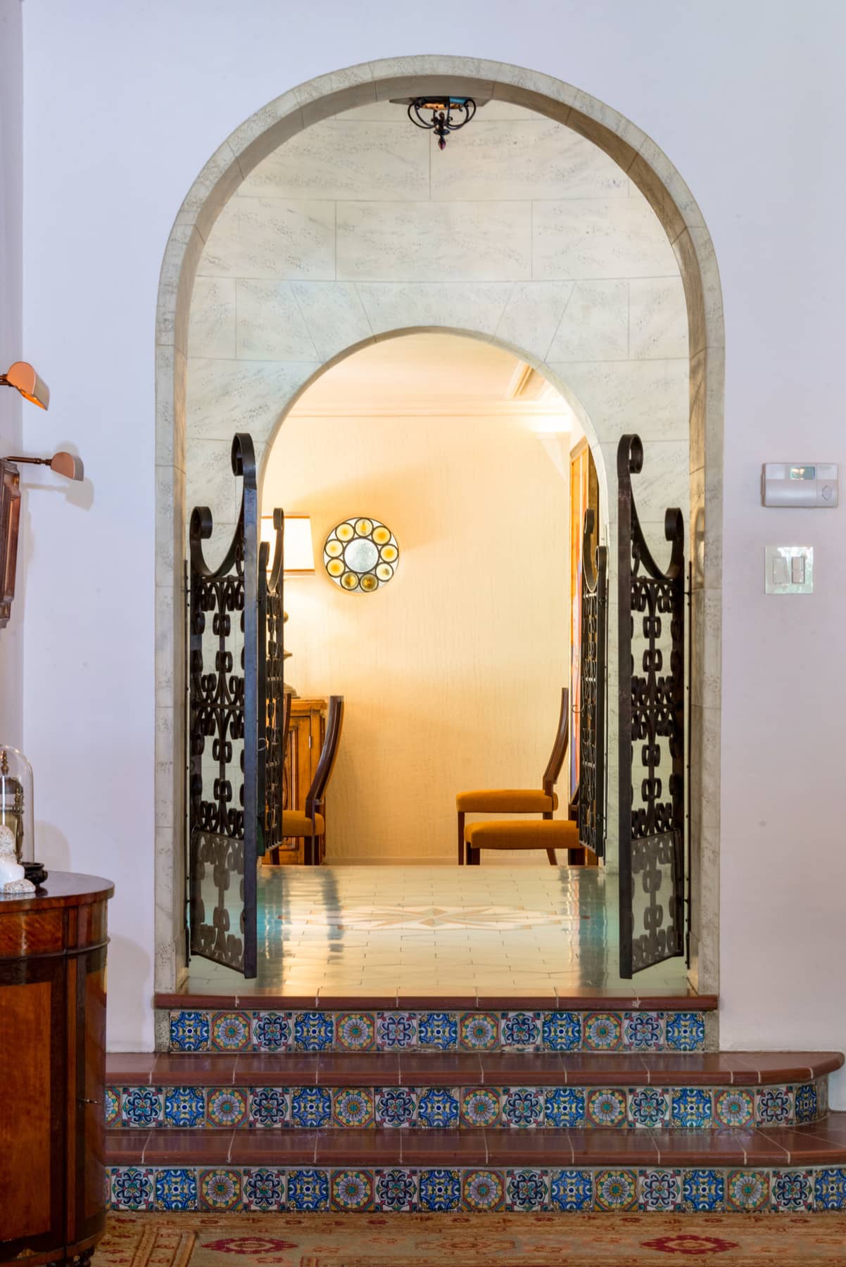 1661 Valley View Rd, Glendale, CA 91202