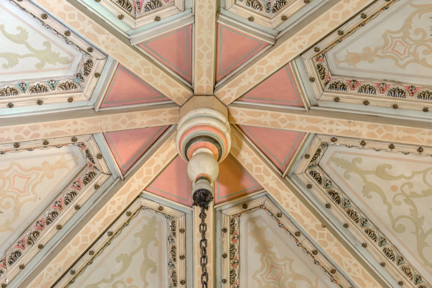 1661 Valley View Rd, Glendale, CA 91202