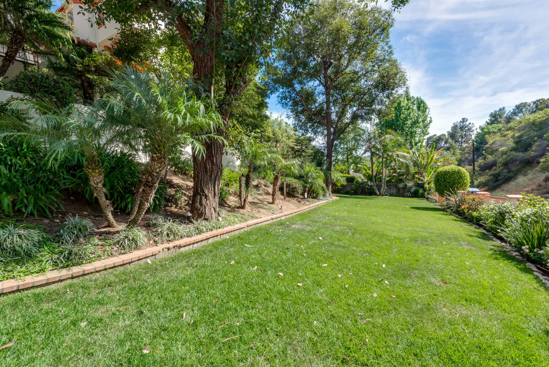 1661 Valley View Rd, Glendale, CA 91202