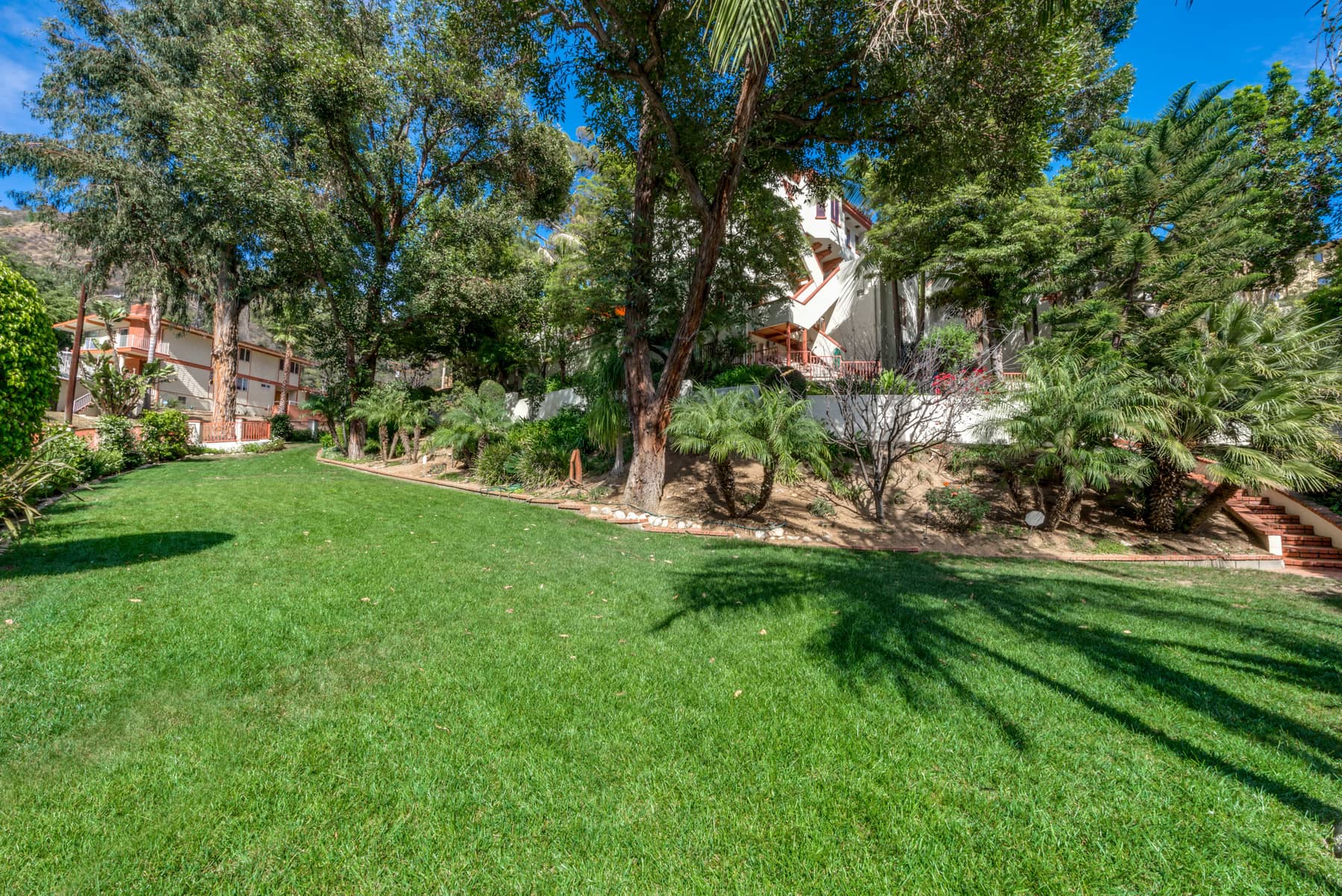 1661 Valley View Rd, Glendale, CA 91202