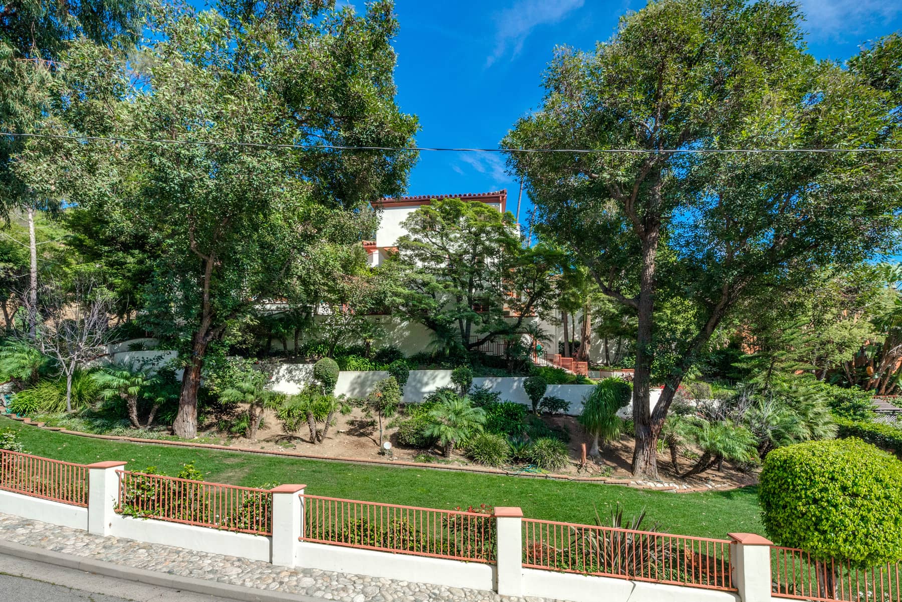 1661 Valley View Rd, Glendale, CA 91202