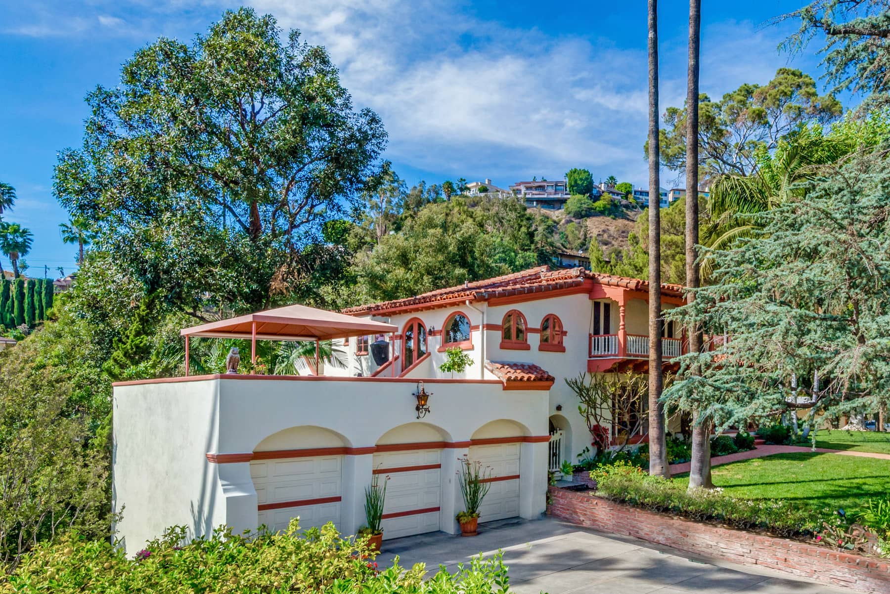 1661 Valley View Rd, Glendale, CA 91202