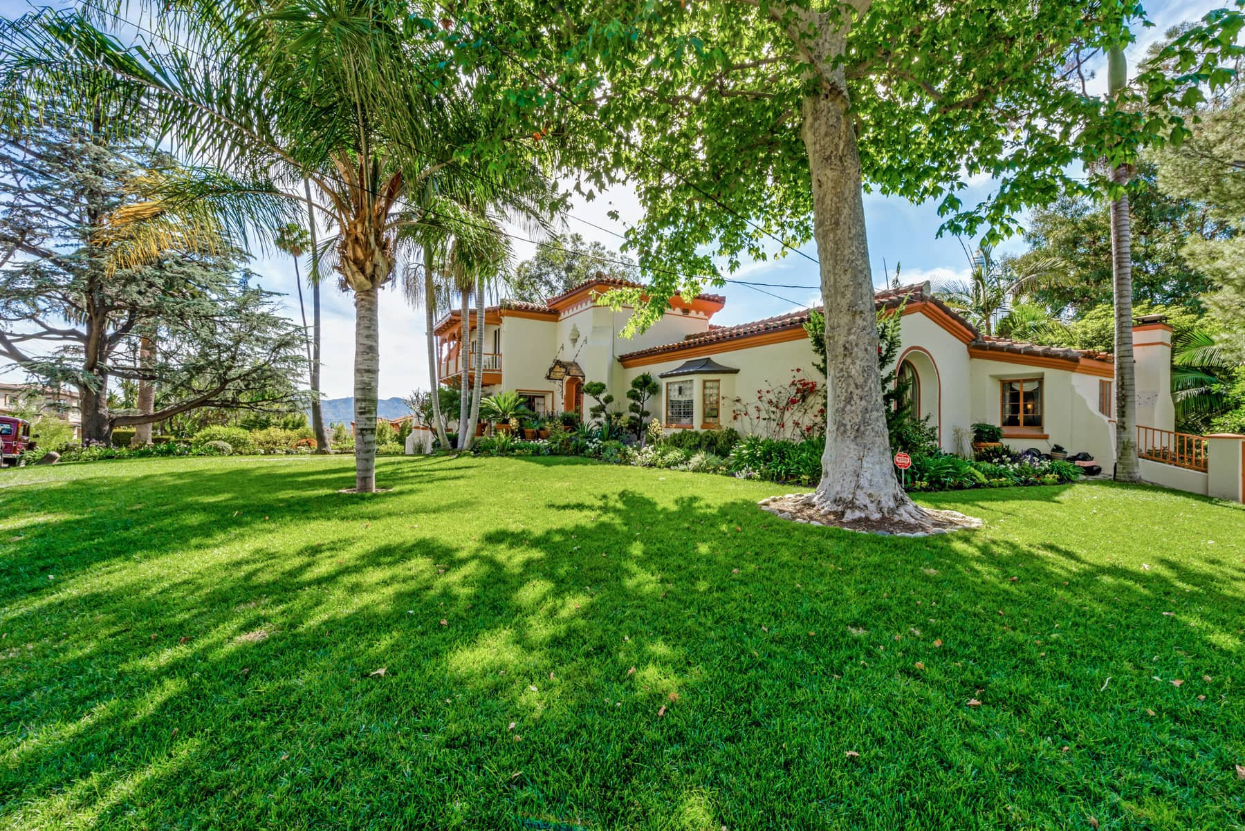 1661 Valley View Rd, Glendale, CA 91202