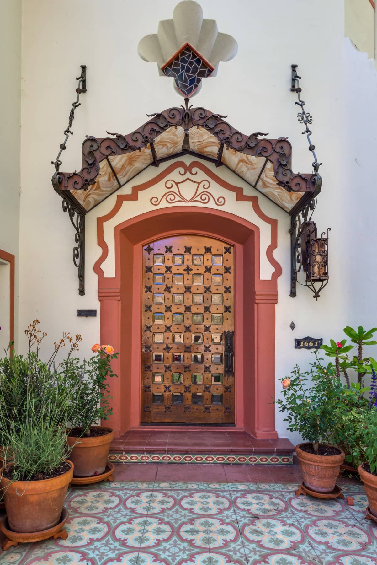 1661 Valley View Rd, Glendale, CA 91202