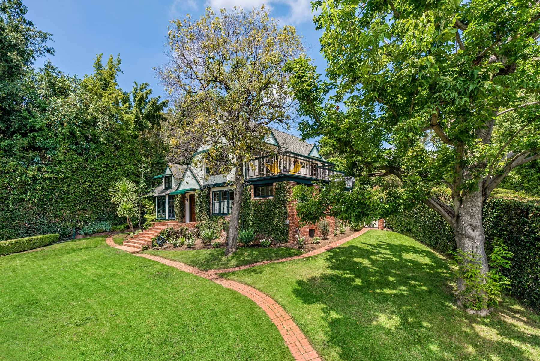 2246 N Edgemont St, Los Angeles, CA 90027