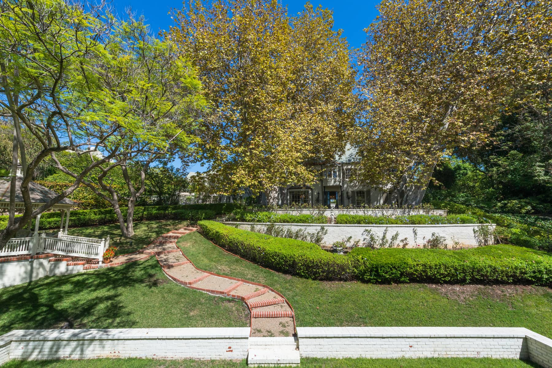 301 Copa De Oro Rd, Los Angeles, CA 90077