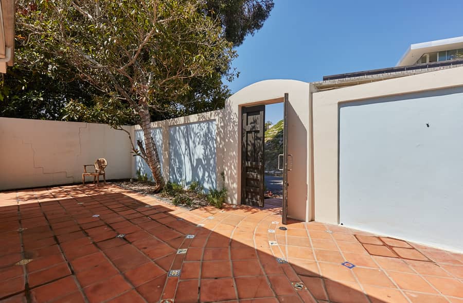 940 Stradella Road Los Angeles