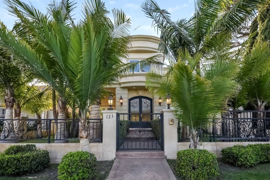 PALATIAL BEVERLY HILLS ESTATE