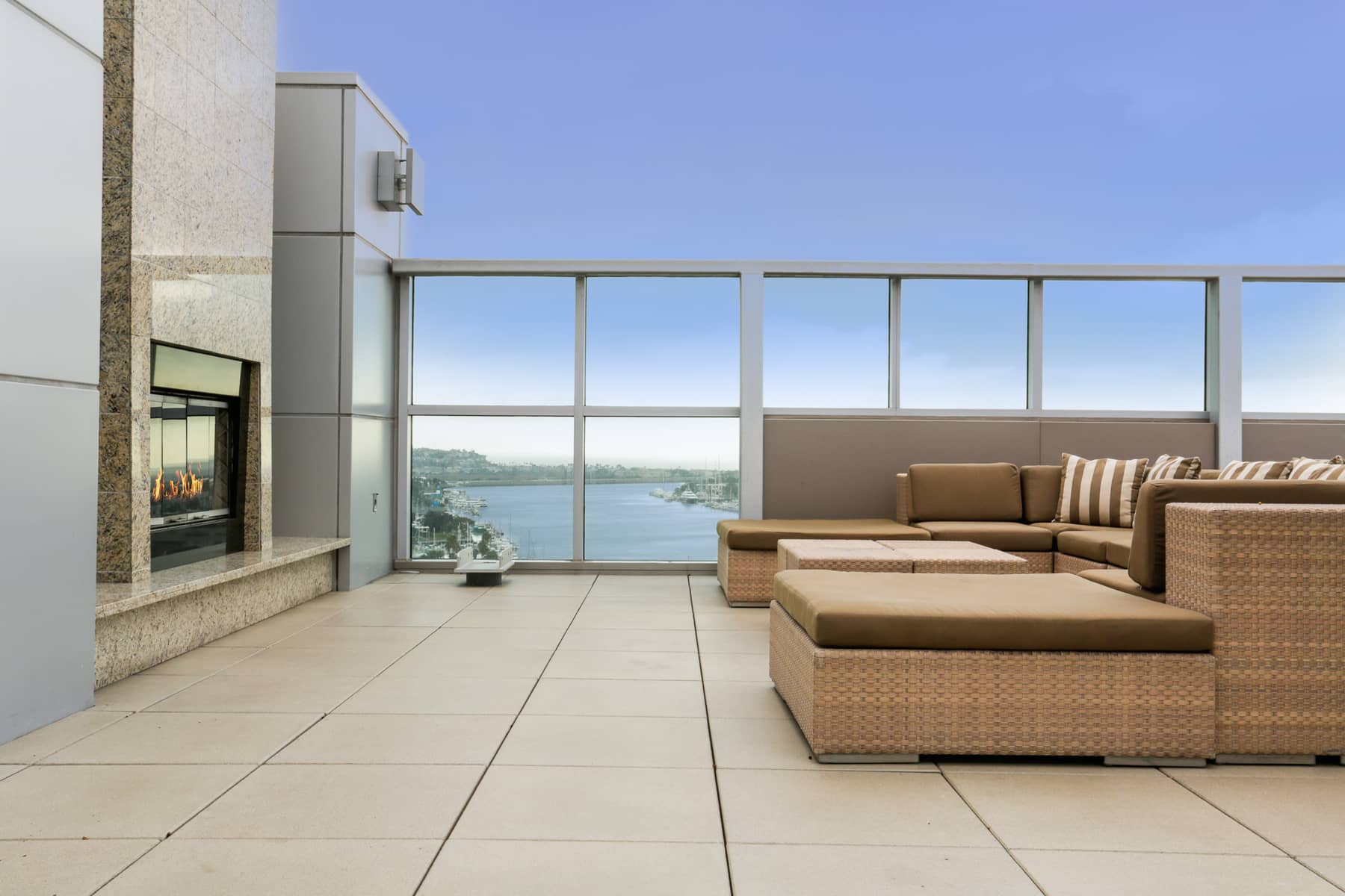 GREAT VIEW CONDO IN HIGH-RISE, FULL-SERVICE BUILDING