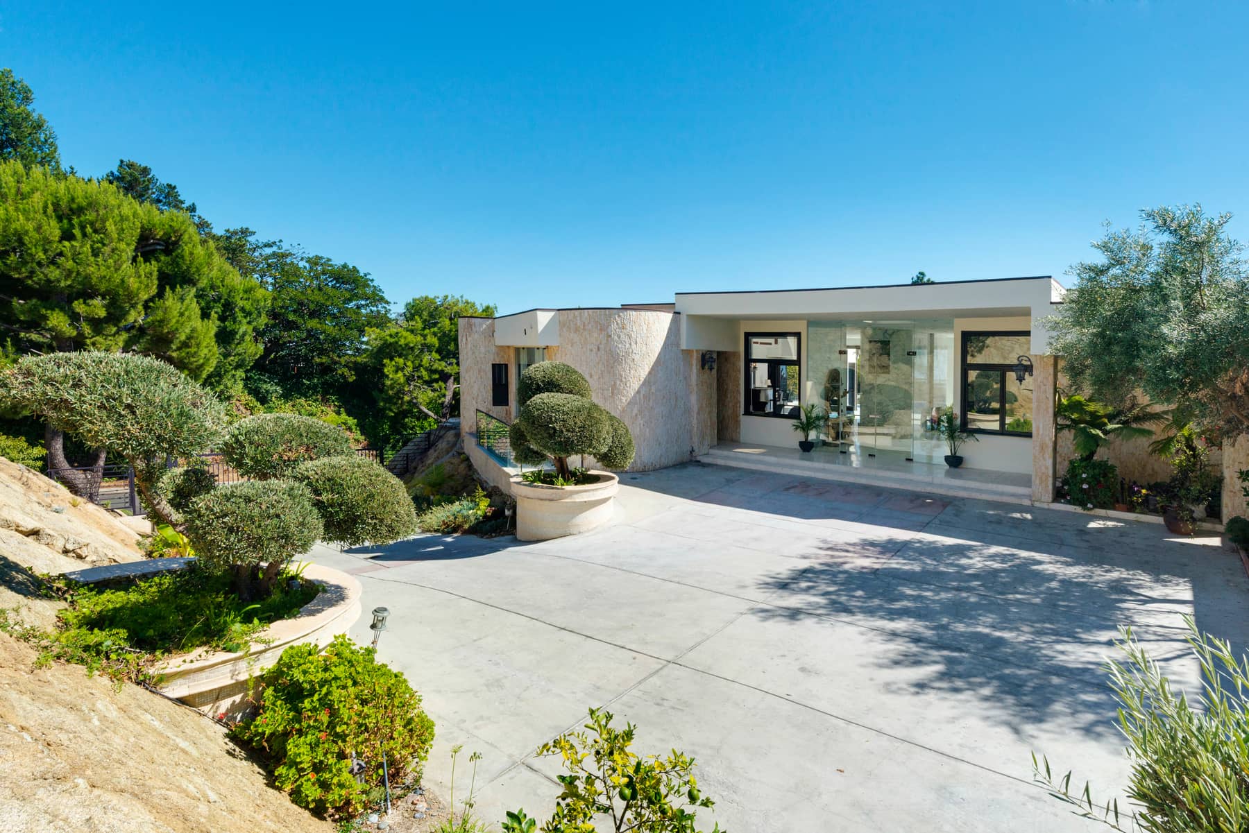 1705 Carla Ridge, Beverly Hills, CA 90210
